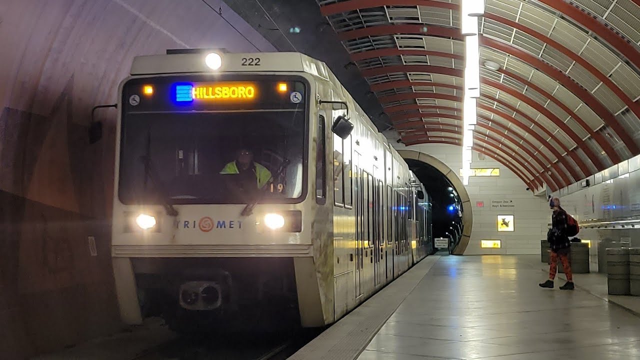 Trimet MAX train 19 at Washington Park! - YouTube