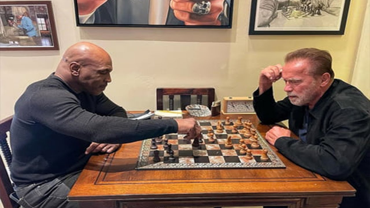 💥 Arnold Schwarzenegger y Mike Tyson juegan ÉPICA partida de Ajedrez ...