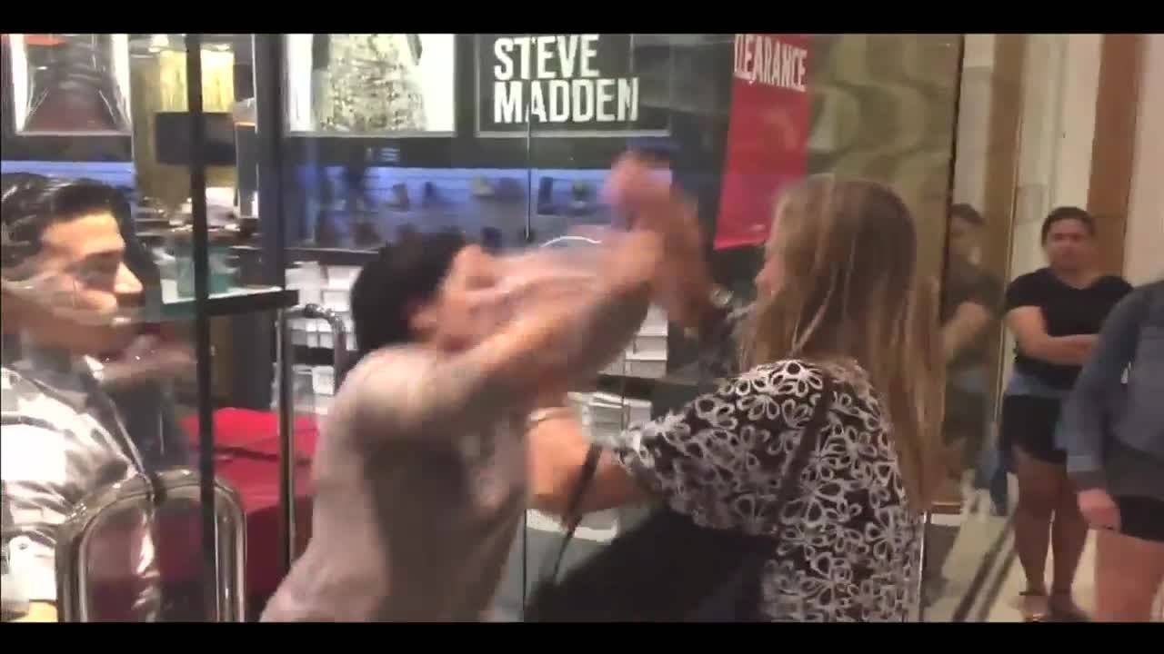 Altercation takes place at Sawgrass Mills Mall - YouTube