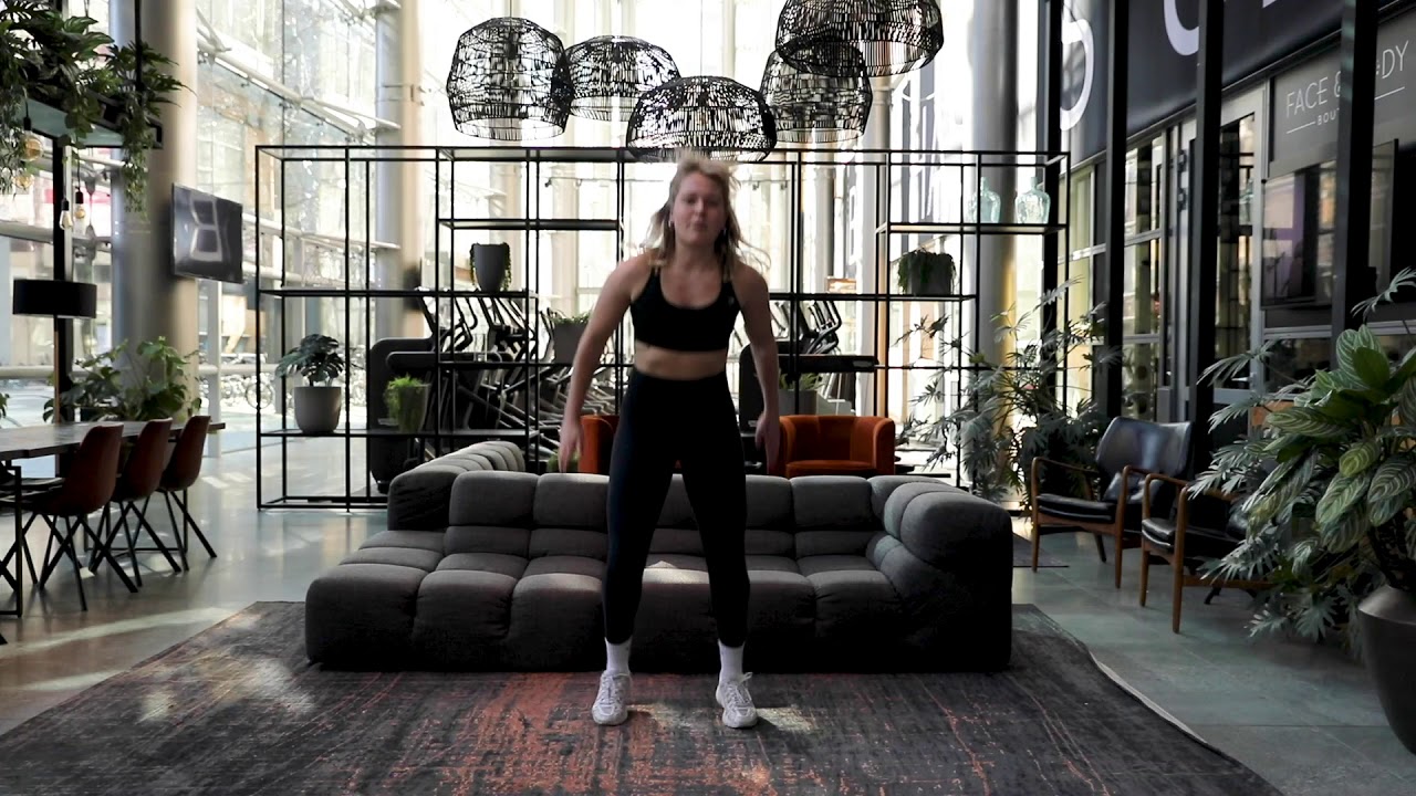 10min Upper body water bottles workout | Bobbie - YouTube