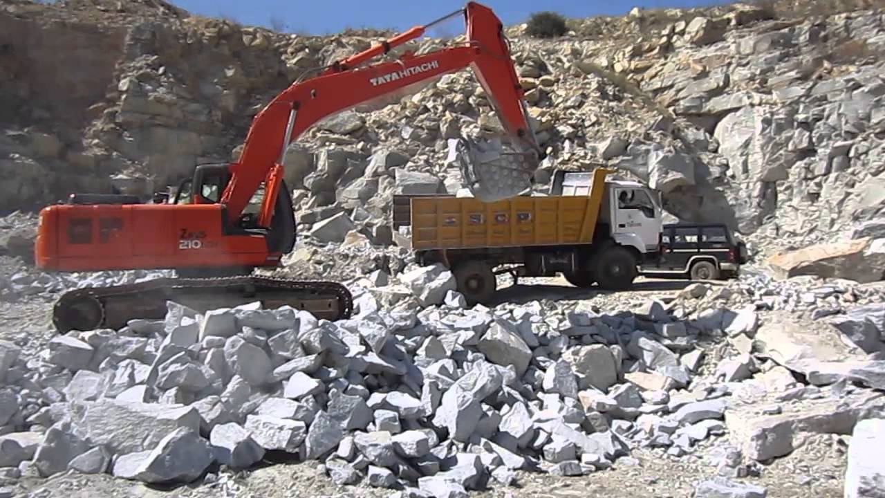 MVI 0228 TATA HITACHI ZAXIS-210 LCH, WITH H D BUCKET - YouTube
