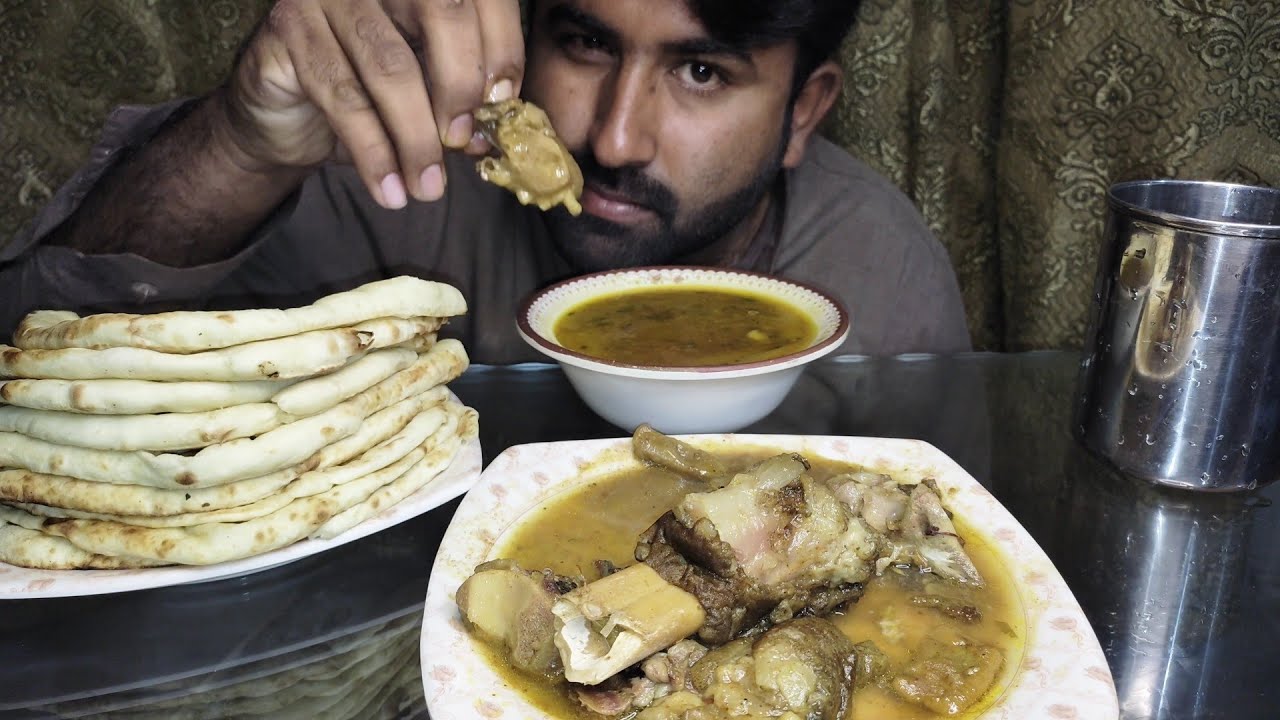 SPICY BEEF PAYA WITH SIMPLE NAAN (Eating Show)|PAKISTAN MUKBANG - YouTube