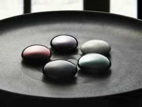 Shiny Media looks at Samsung's YP-S2 pebble MP3 player - YouTube