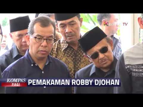 Habibie Hadiri Pemakaman Robby Djohan - YouTube