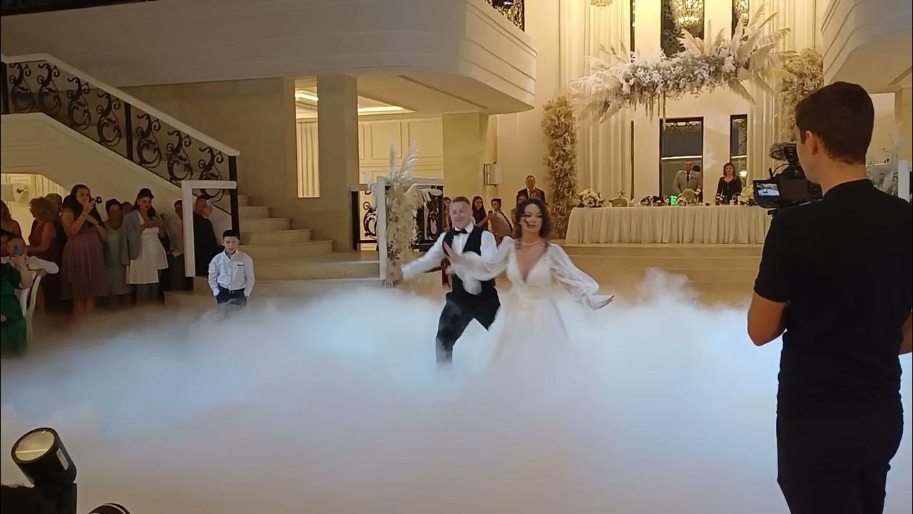 Dansul Mirilor Raul & Diana by M.D.A Oradea. Tel: 0770 14 25 16. - YouTube