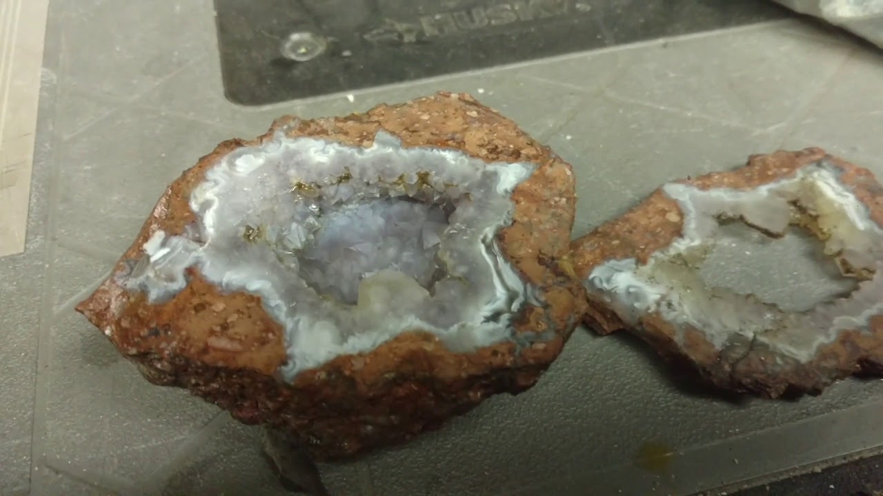 Stone Trim Saw 02: Cutting a geode - YouTube