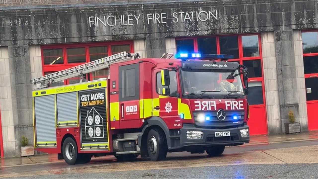 *A392 + A391* London Fire Brigade Pump + Pump Ladder Turnout from ...