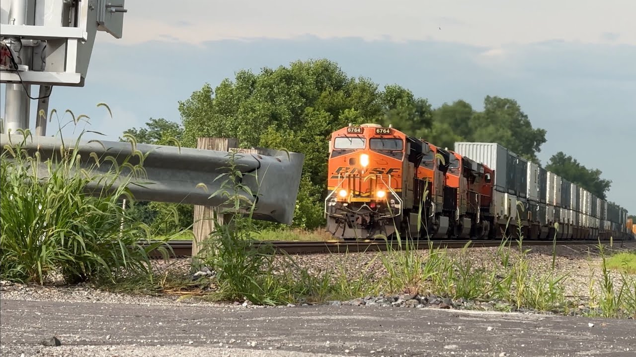 Very fast BNSF Z train (Z-WSPNBY) speeds up to 70 mph!! BNSF Transcon: Marceline sub..7/9/24 ...