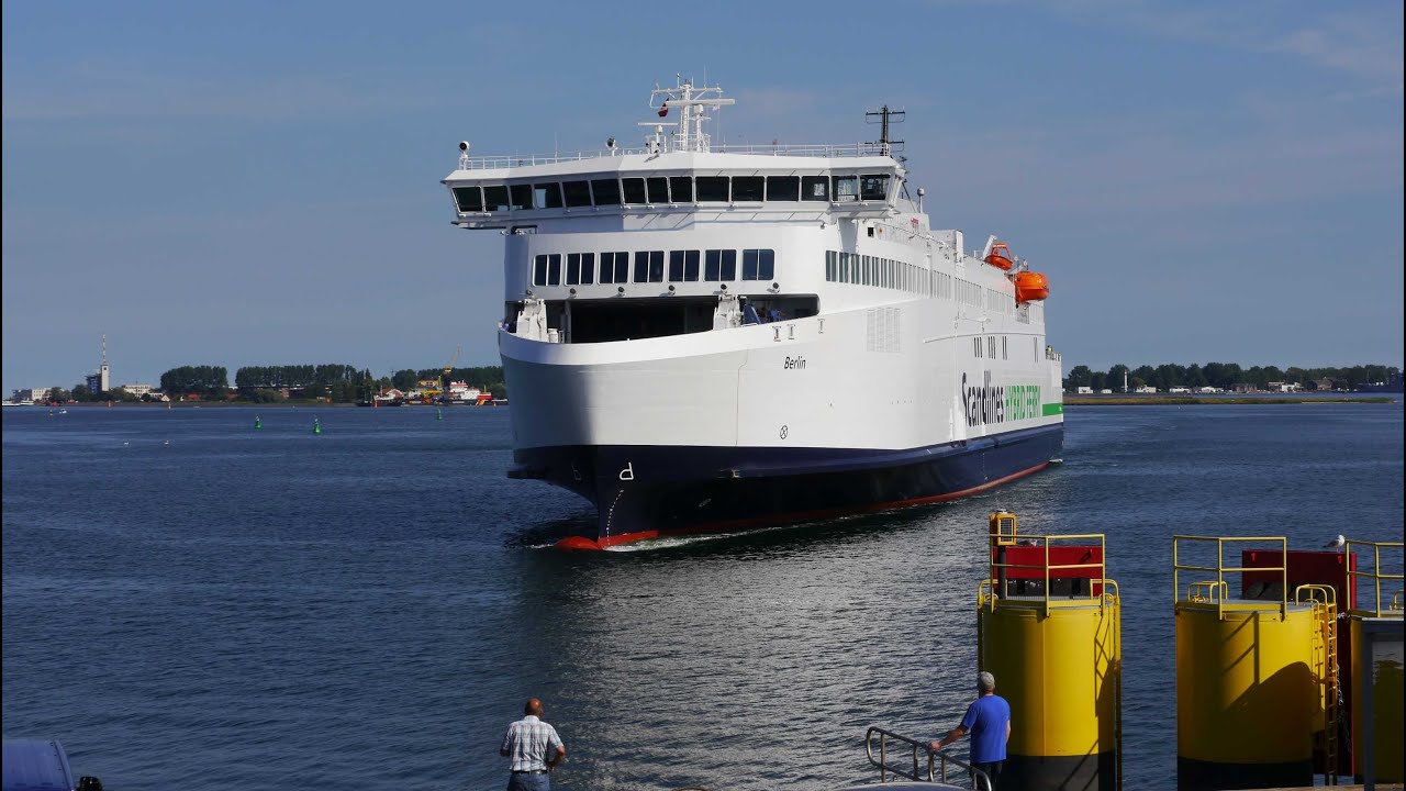 Scandlines Hybrid Ferry Berlin läuft in Rostock ein - YouTube