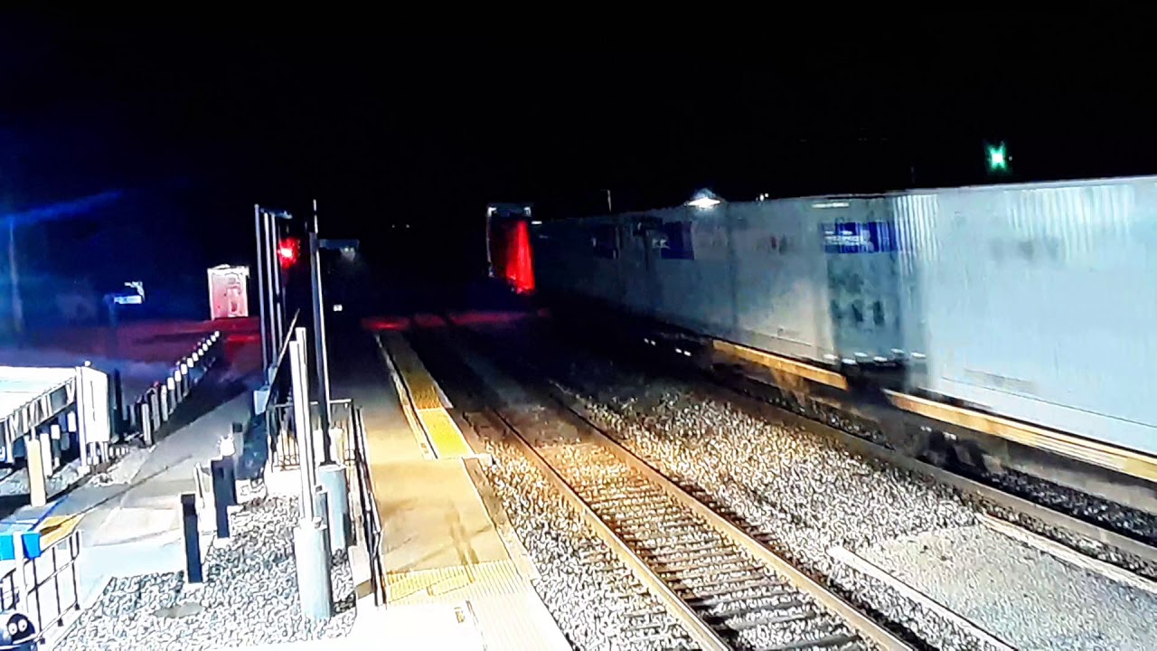 Virtual railfan recording live train comes by. - YouTube