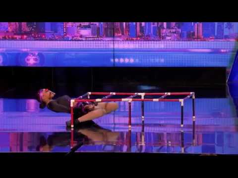 Amazing limbo dancer stuck the judges and audience on O shape! America ...