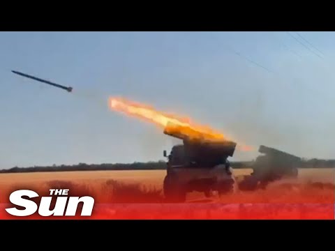 Ukrainian marines pummel Russians with artillery