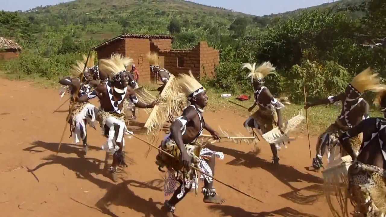 Burundi 2013 : Danseurs guerriers Intoré 1'04 - YouTube