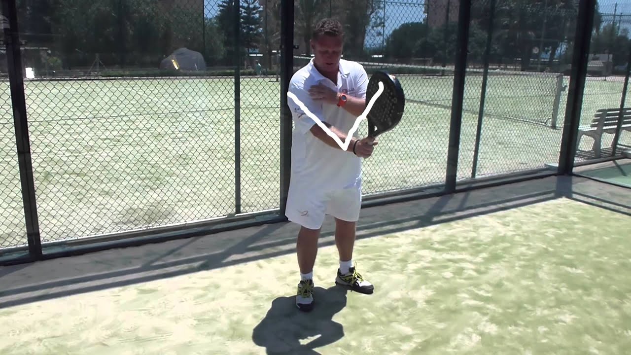 Padel v Tennis Forehand - YouTube
