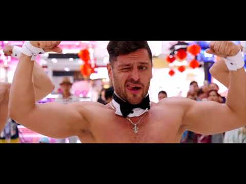 Sexy flash dance makes the Sanya City hot！