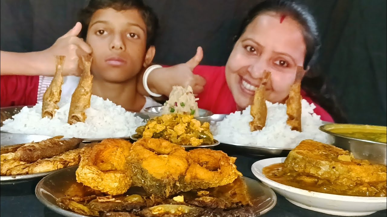 Amar eating show --small fish fry, big fish fry , fish curry, alo barta ...