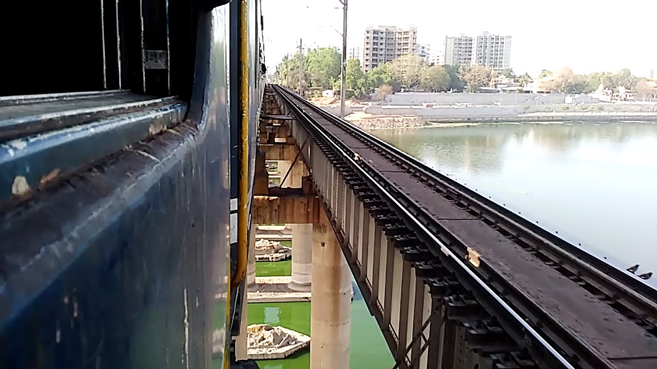 MARVELOUSLY GORGEOUS SABARMATI RAILWAY BRIDGE IN AHMEDABAD - YouTube
