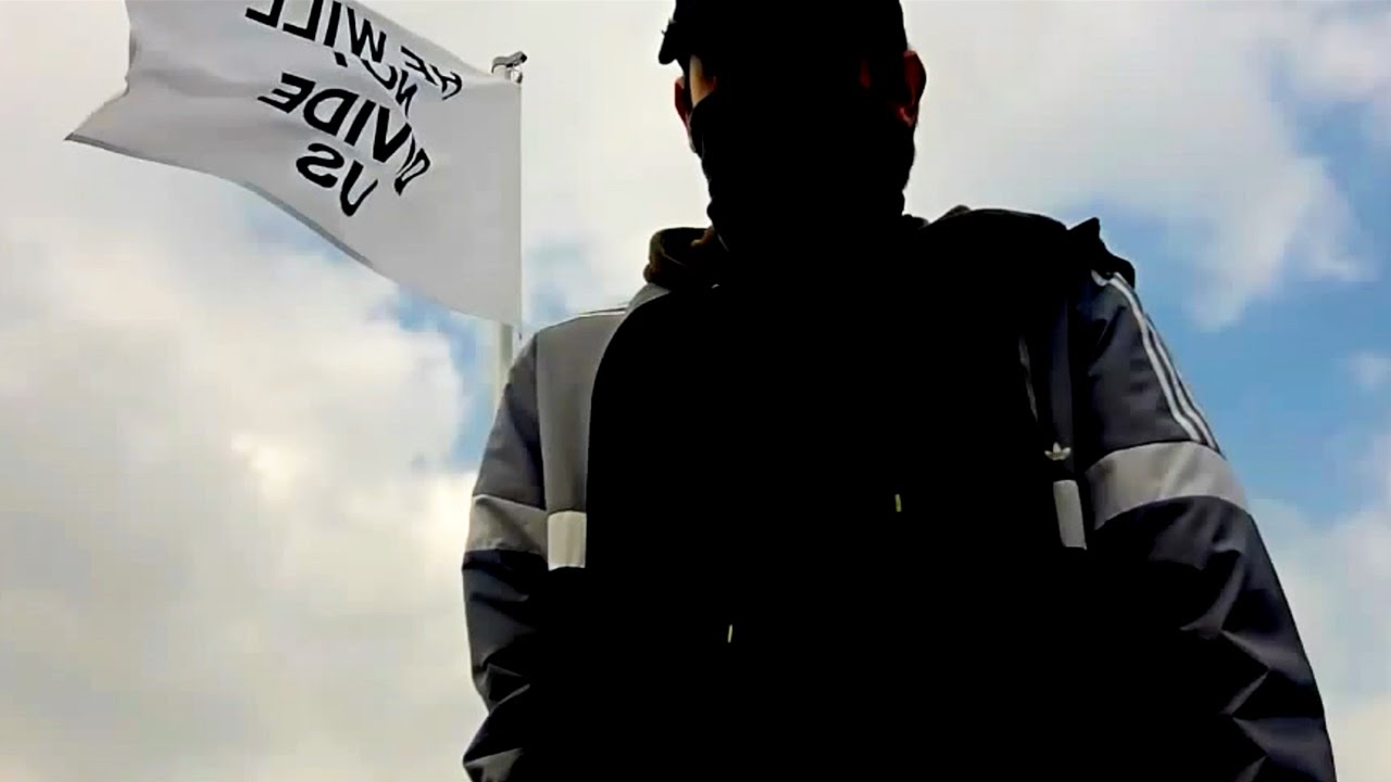 HWNDU Flag: Liverpool - Man on the Roof - YouTube