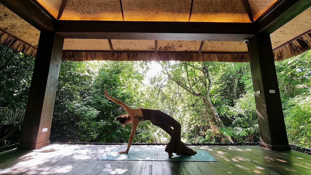 Middle and splits oversplit, stretching legs yoga and flexibillity ...