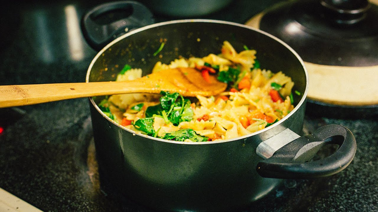 Cooking Pasta - a time-lapse video - YouTube