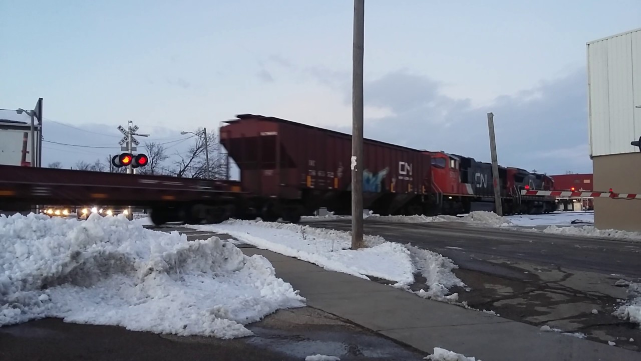 CN A447 Lead By a C40-8 - YouTube