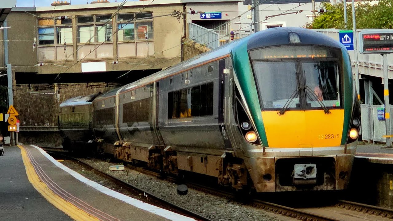Irish Rail 22000 class Intercity Train, 22315 passes through Sandycove ...