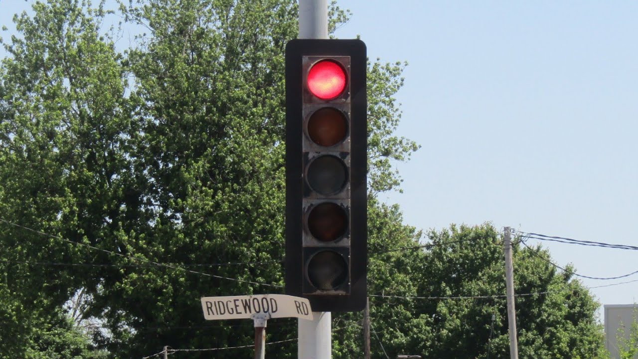 T-con 5-section Traffic Light - YouTube