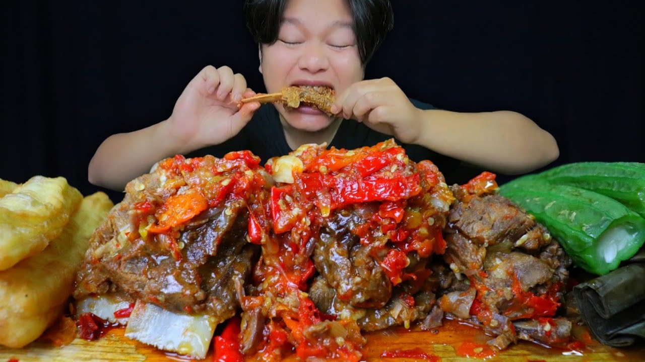 MUKBANG IGA SAPI MERCON KUE CAKWEI SAYUR GAMBAS REBUS DAN LONTONG - YouTube