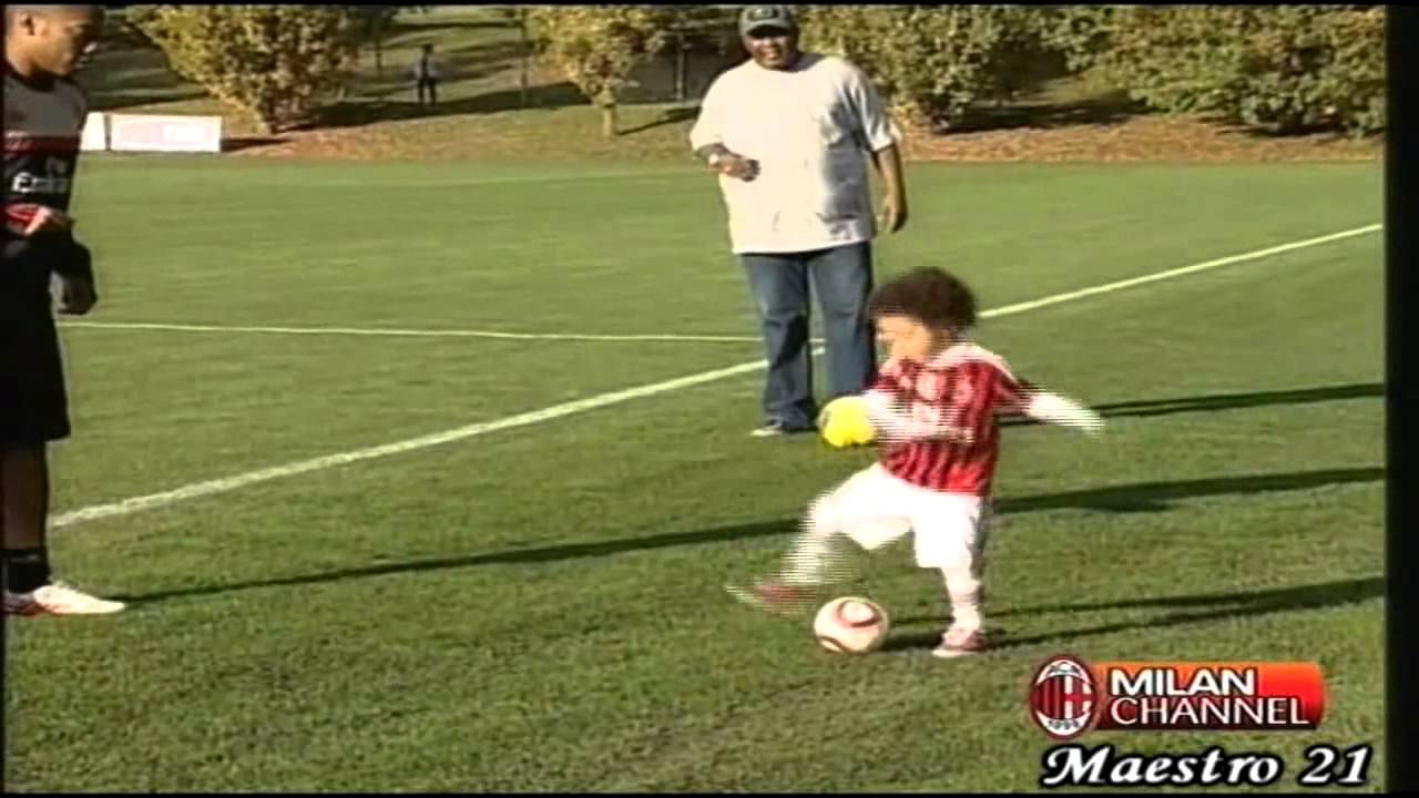 Robinho and his Son - Robinho e seu Filho - YouTube