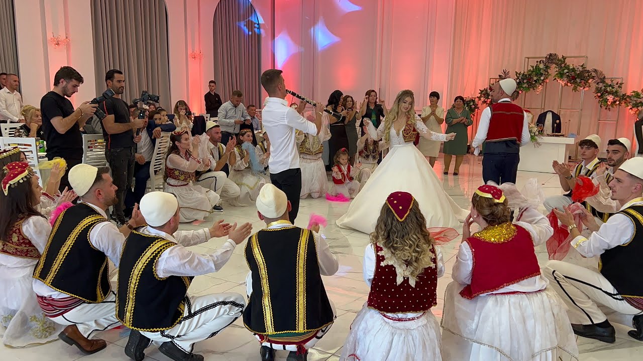 TRADITA SHQIPTARE ME KOSTUME POPULLORE NE DASMAT TONA KLARINET FERDI ...