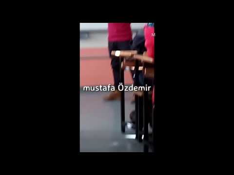 Sınıfta duygusal dans(komik)