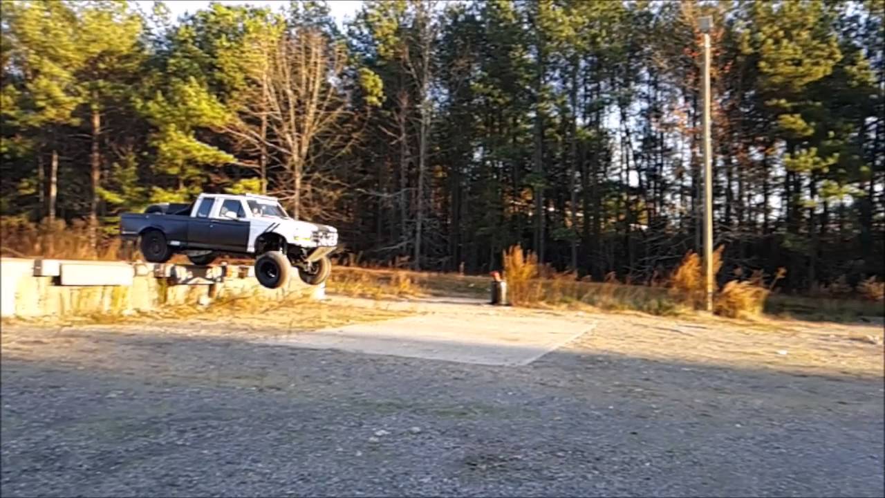 92 f150 Prerunner JUMP!! - YouTube
