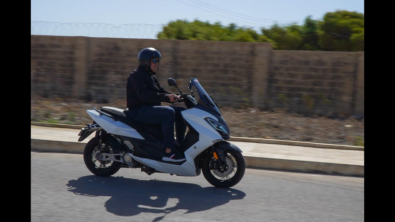 Nerva EXE electric scooter powered by BYD batteries - YouTube