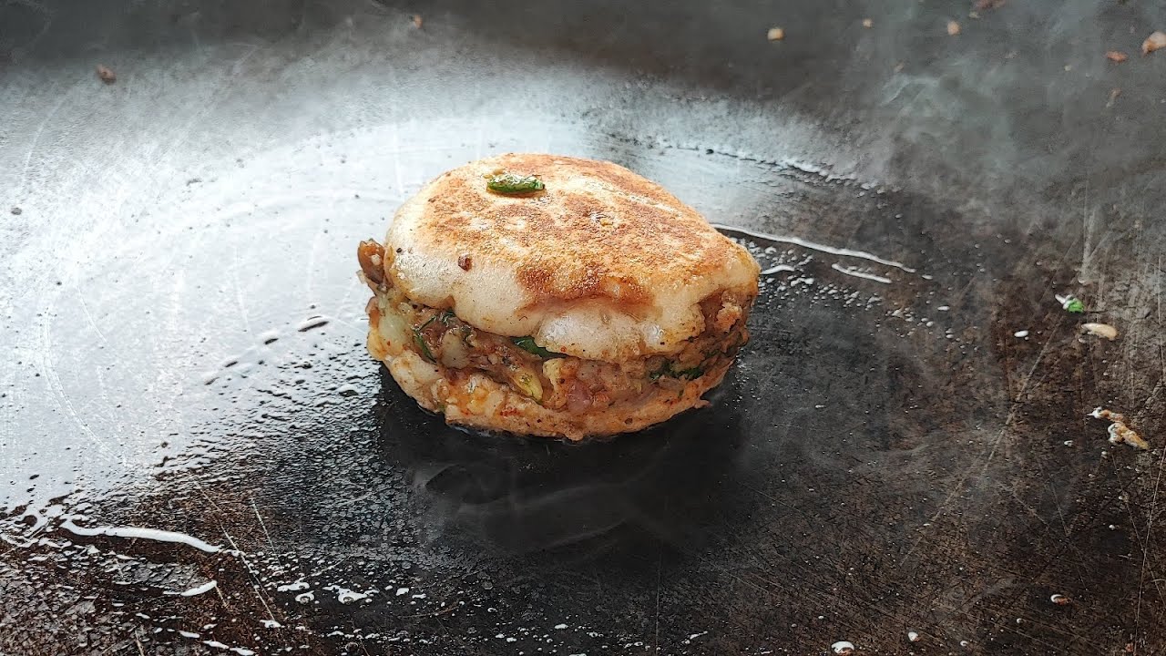 20₹ Wala Butter Kulcha #streetfood #foodiewithfitness #kulcha - YouTube