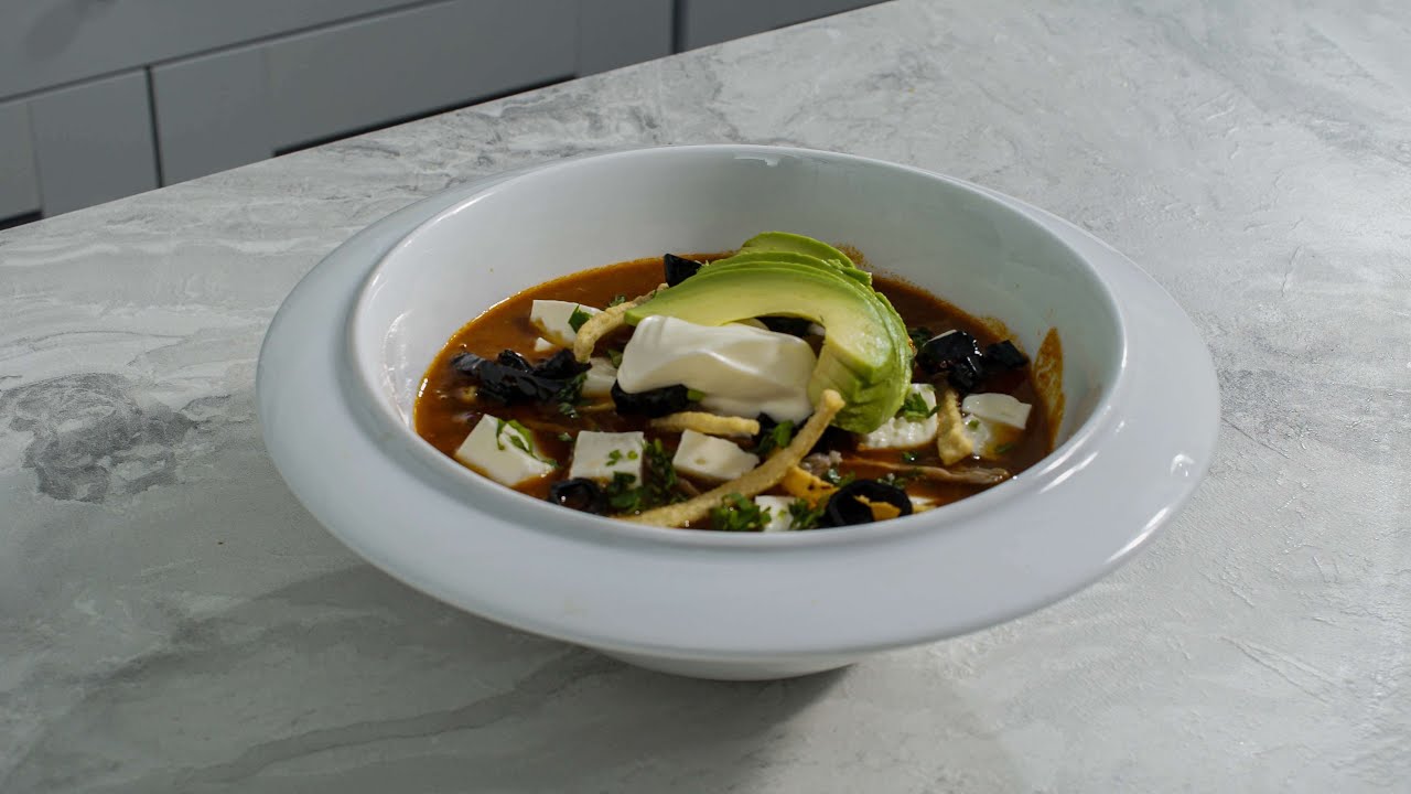 Cook Eat -La Comer | Sopa azteca con carne de res deshebrada - YouTube