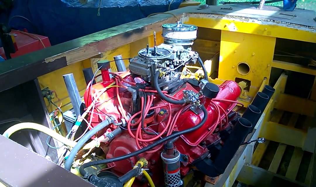 Ford Fe v8 in 1955 speedboat BrownBomber - YouTube