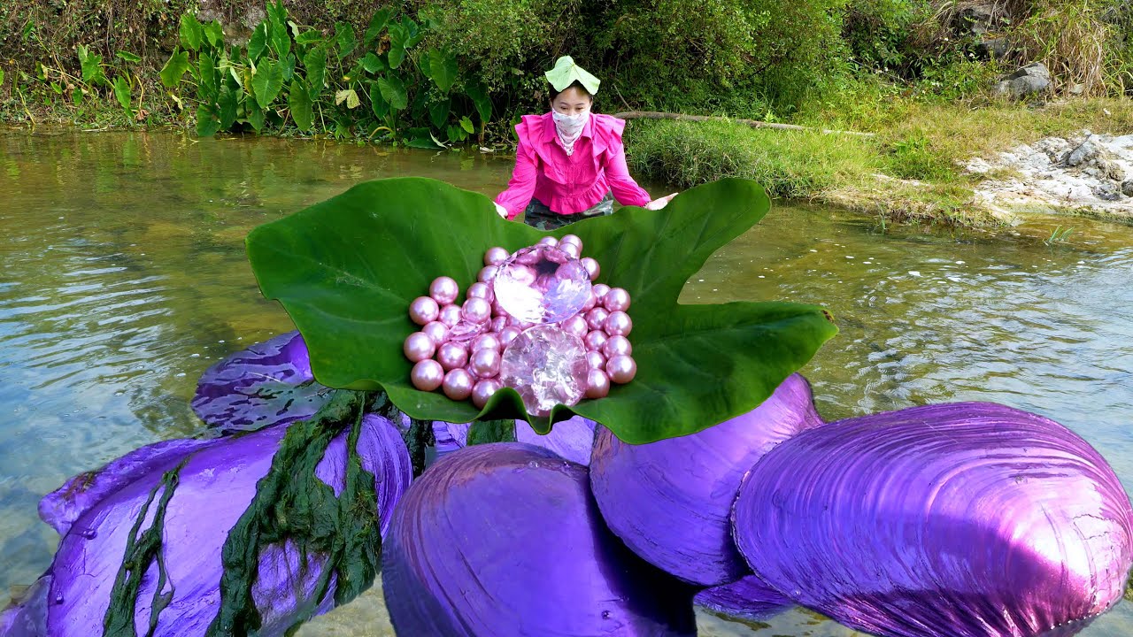 😱😱The girl pried open the giant clam, which contained countless ...