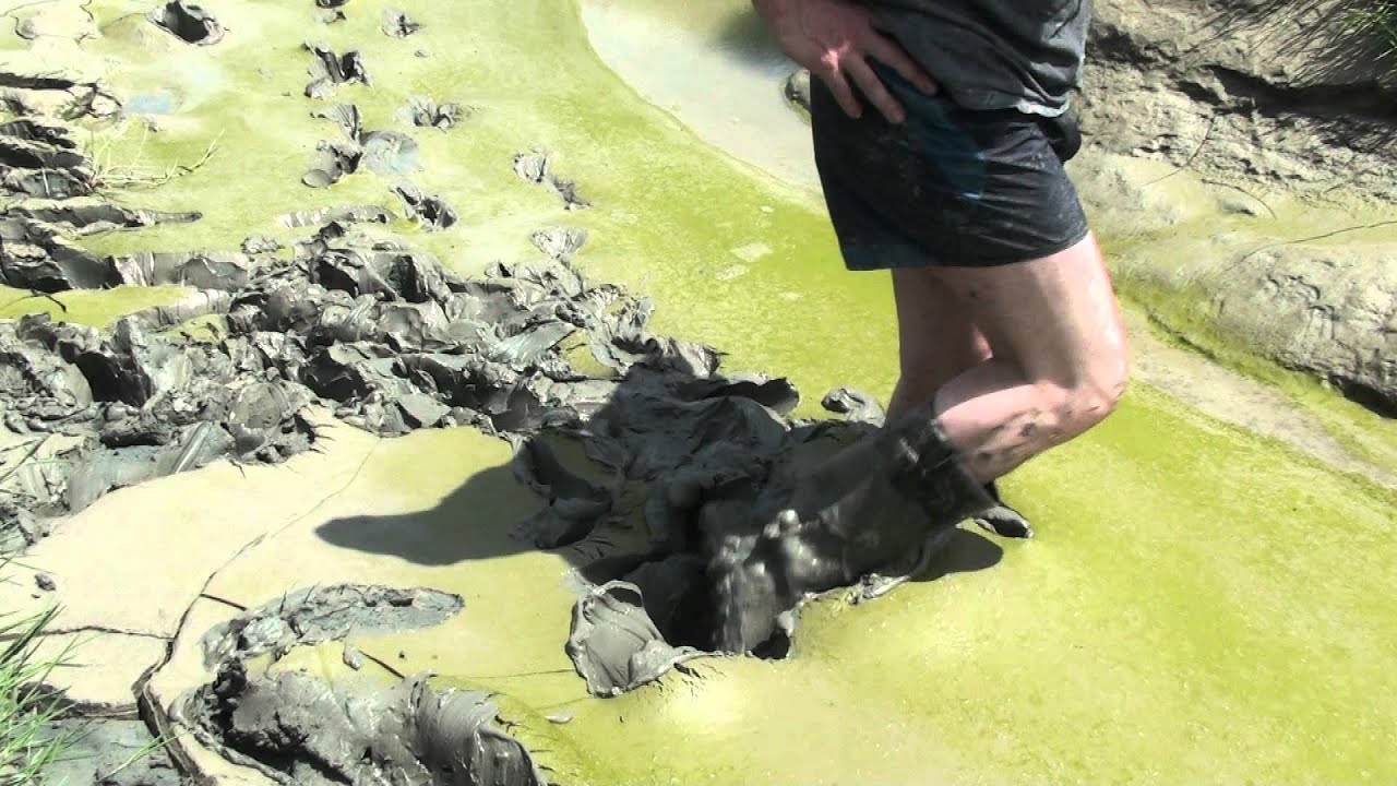 Testing out a mud patch in Evercreatures black wellies (part 3 ...