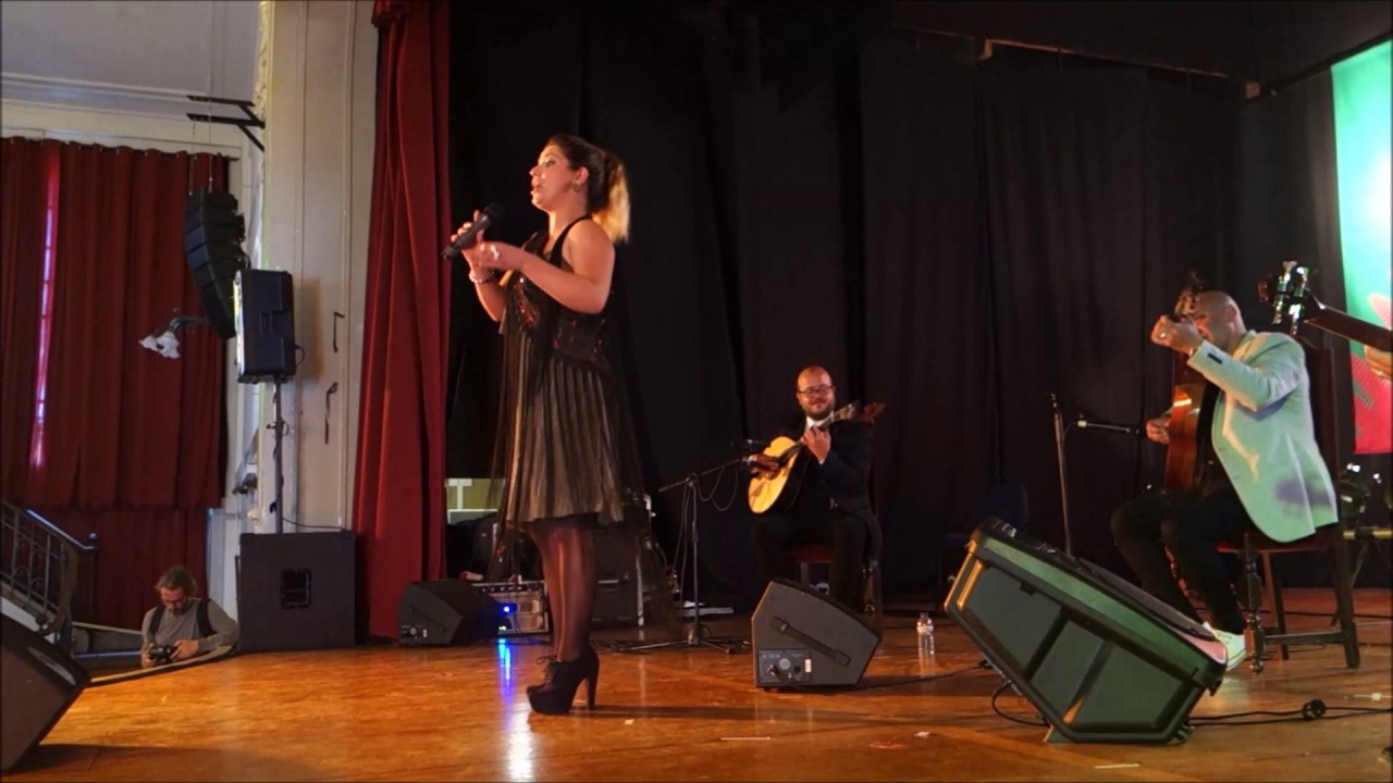 Andreia Matias - "A Tendinha" - YouTube