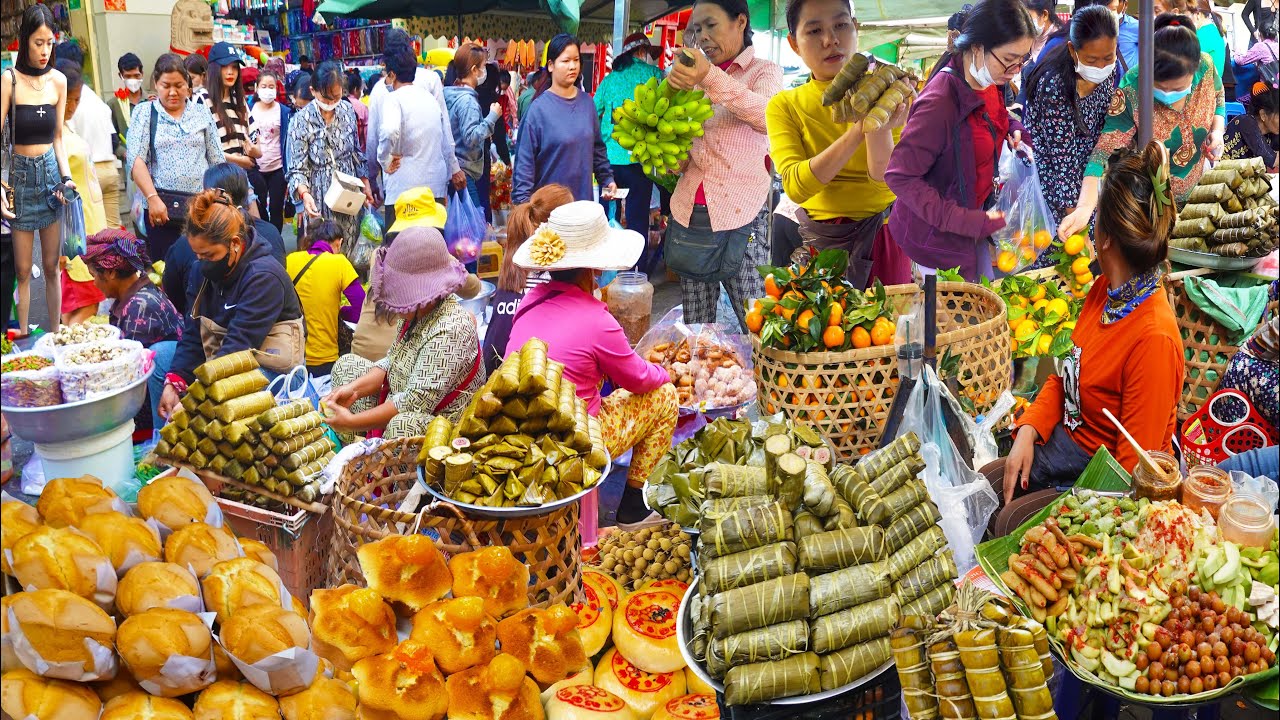 Busy Market A Day Before Chinese New Year - Flowers, Egg Cake ...