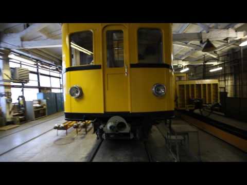 Берлинский вагон метро типа В (BVG-Baureihe C) в депо Автово. Петербург ...