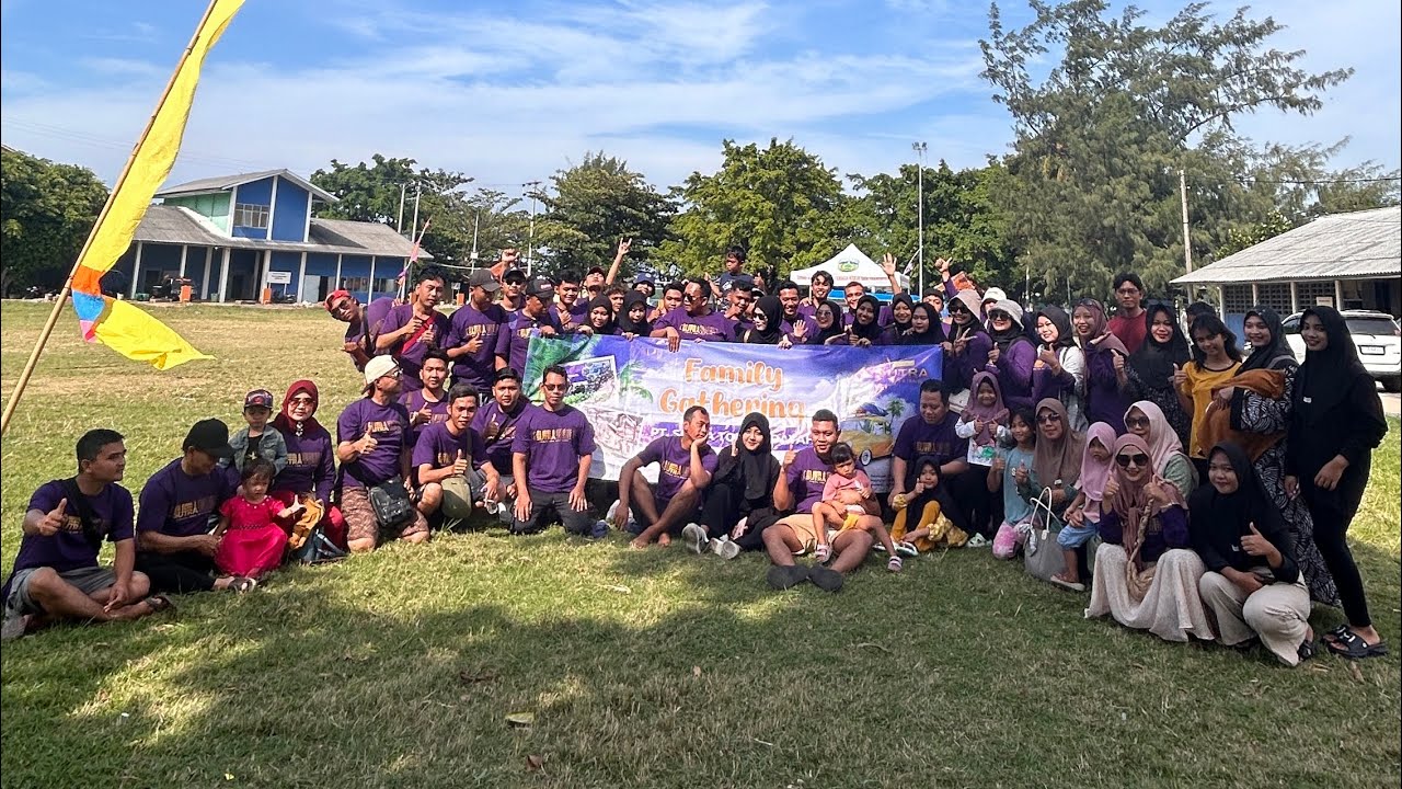 Family gathering PT.Sutra Tour Hidayah,Karimun Jawa - YouTube