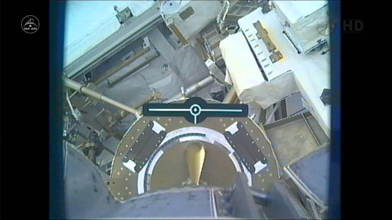 CSA Astronaut Chris Hadfield Operates Canadarm2 for the First Time ...