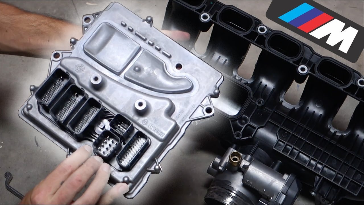 F8X M3/M4 ECU REMOVAL - YouTube