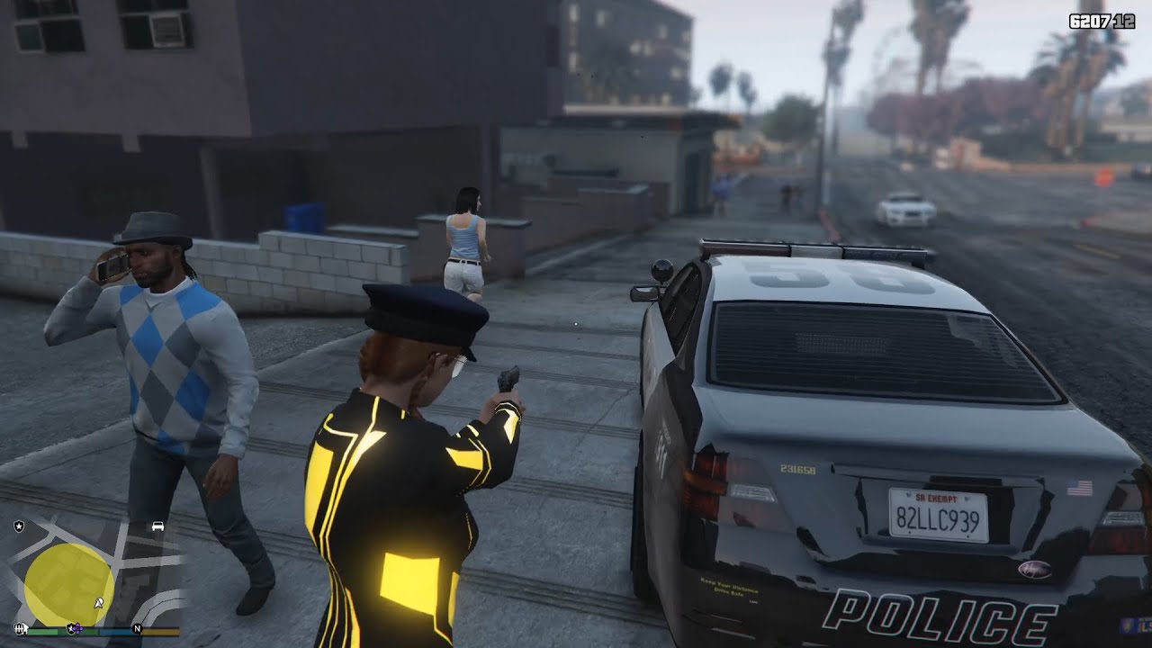Police Simulator LSPDFR GTA V - Old Lady Killer Pointing Gun at San ...