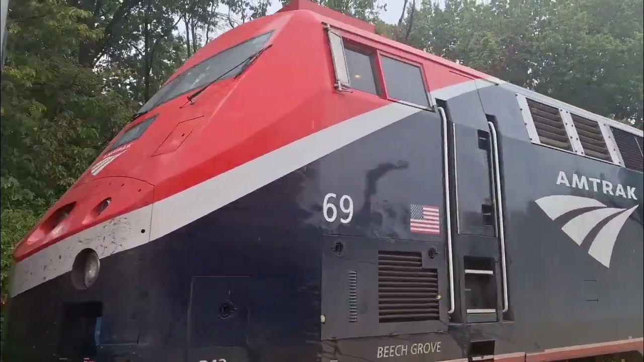 Amtrak P42 58 and 69 (Phase VII) leads Texas Eagle 22 through Alton, IL - YouTube
