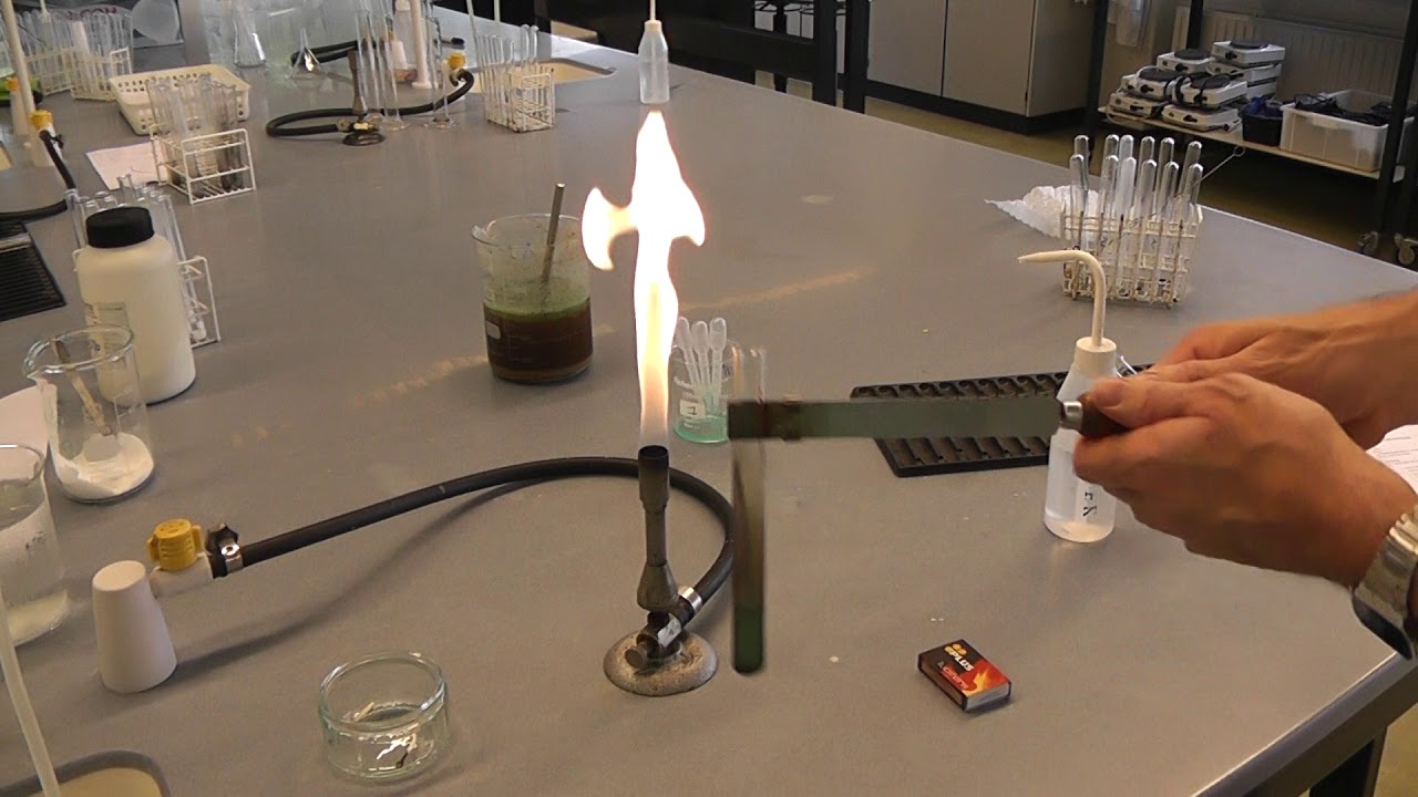 3havo sch. Impact 1.1 Act. 3 Werken met de brander. Gele vlam ...