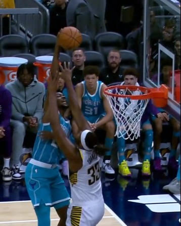 Brandon Miller the Human Helicopter MONSTER JAM On Myles Turner😱🤯| #nba ...