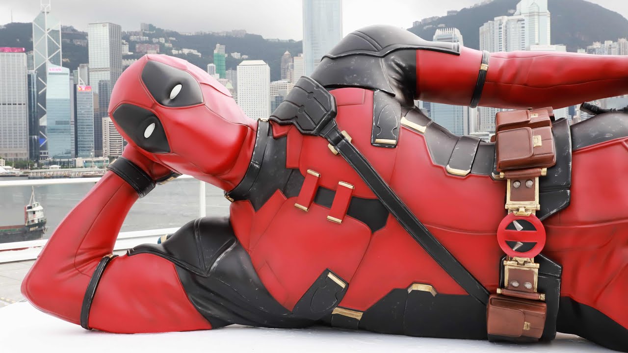 DEADPOOL & WOLVERINE ，Deadpool 8 meter & 1/1 Scale figure in Harbour ...