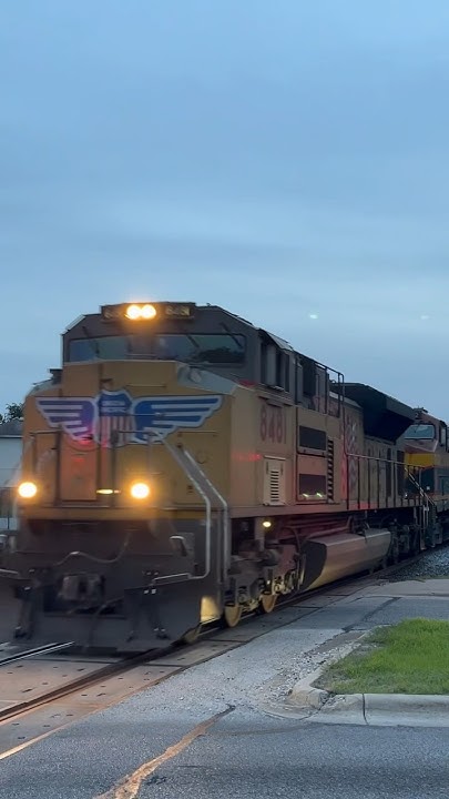 UP 8481 leads MLDNL passed Dittmar road in Austin, Tx - YouTube